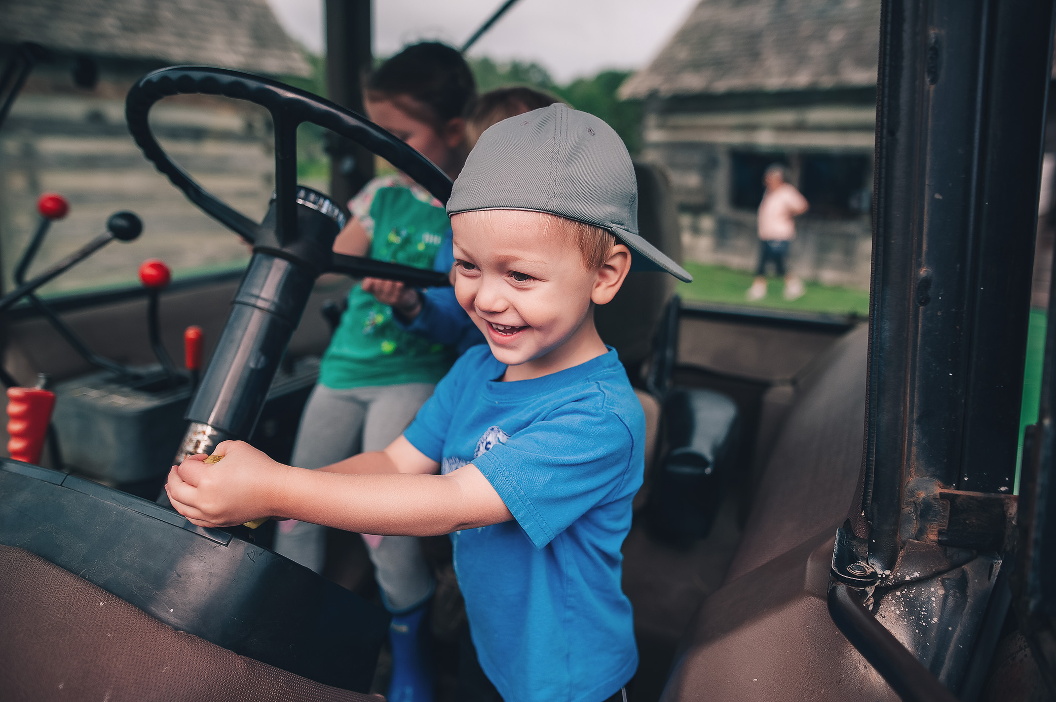 KIDS BARN | The Log Farm